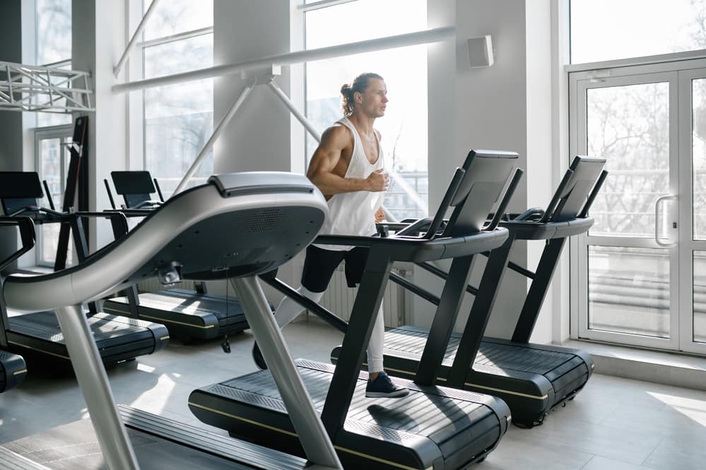 How Do Curved Treadmills Differ from Traditional Flat Treadmills?